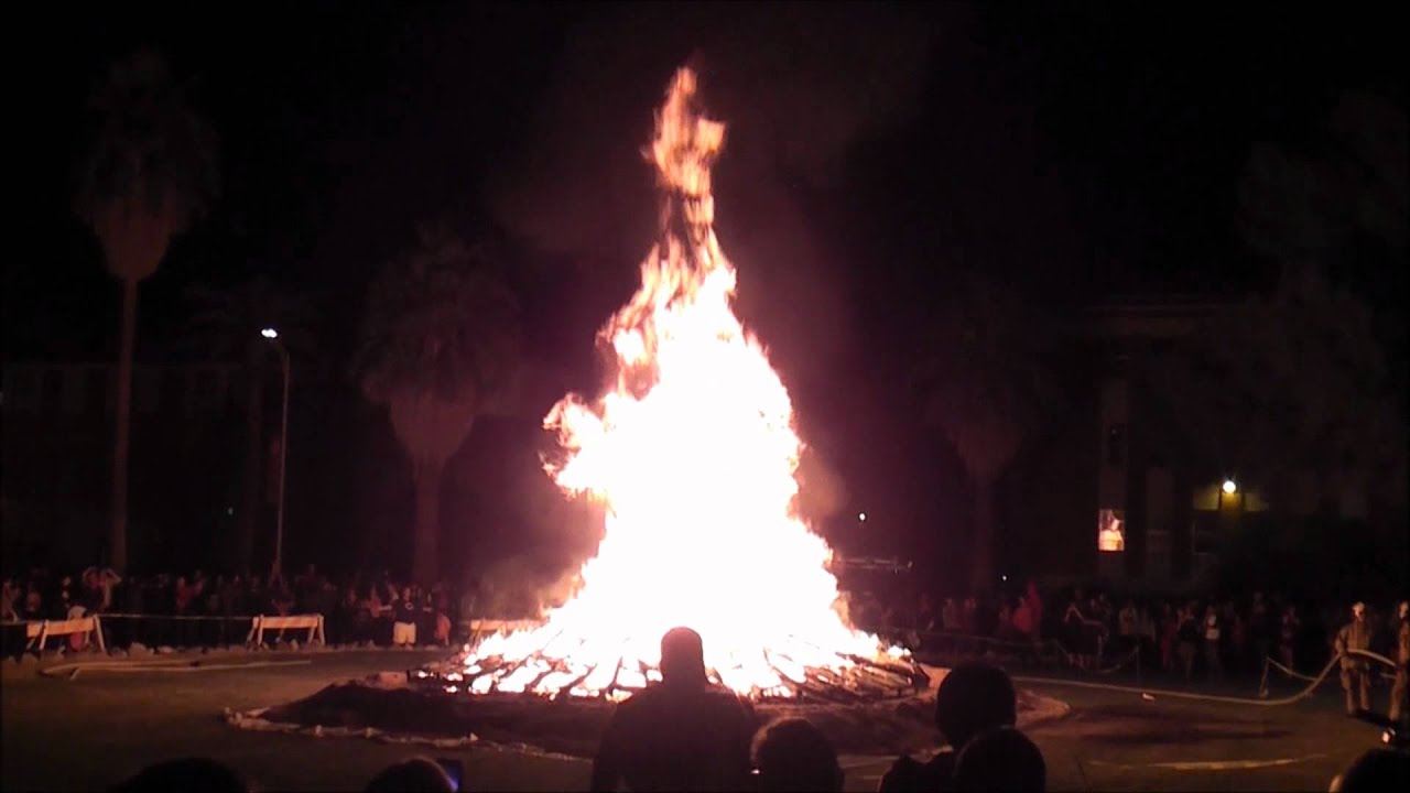 U of A Homecoming Bonfire 2011 | Tucson Az - YouTube