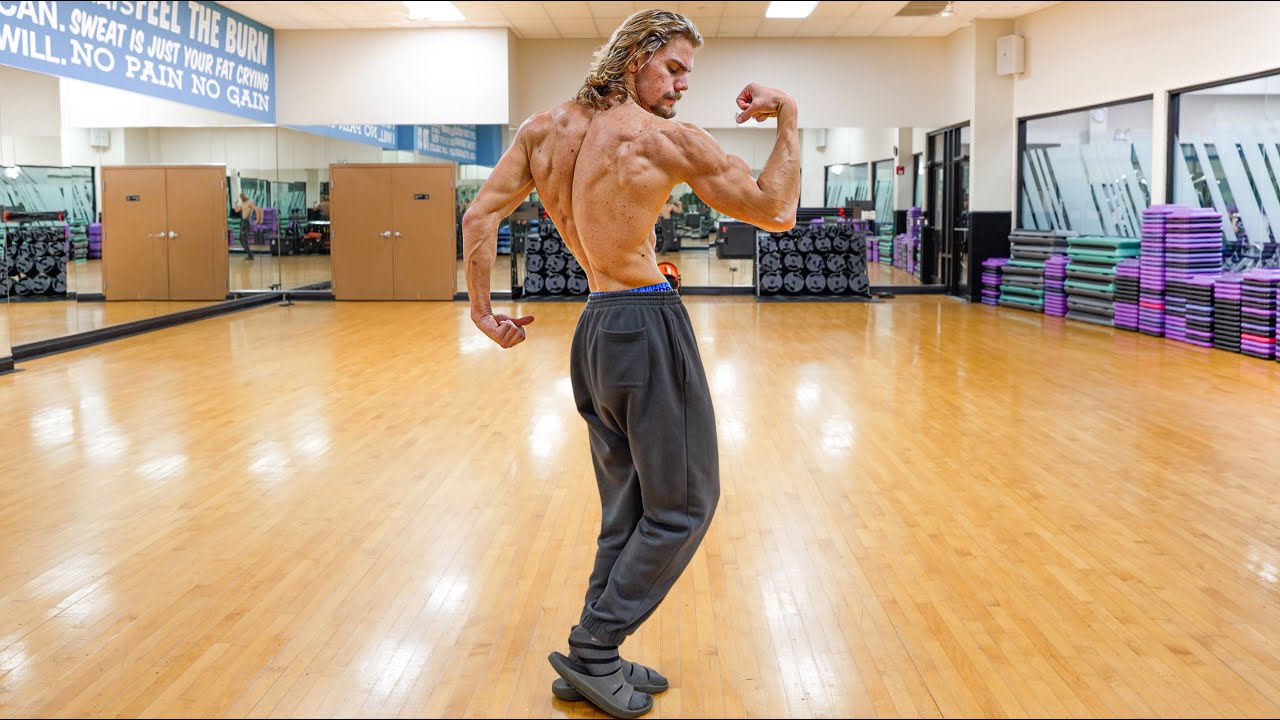 21 Days Out From My First Bodybuilding Show As A College Student - YouTube