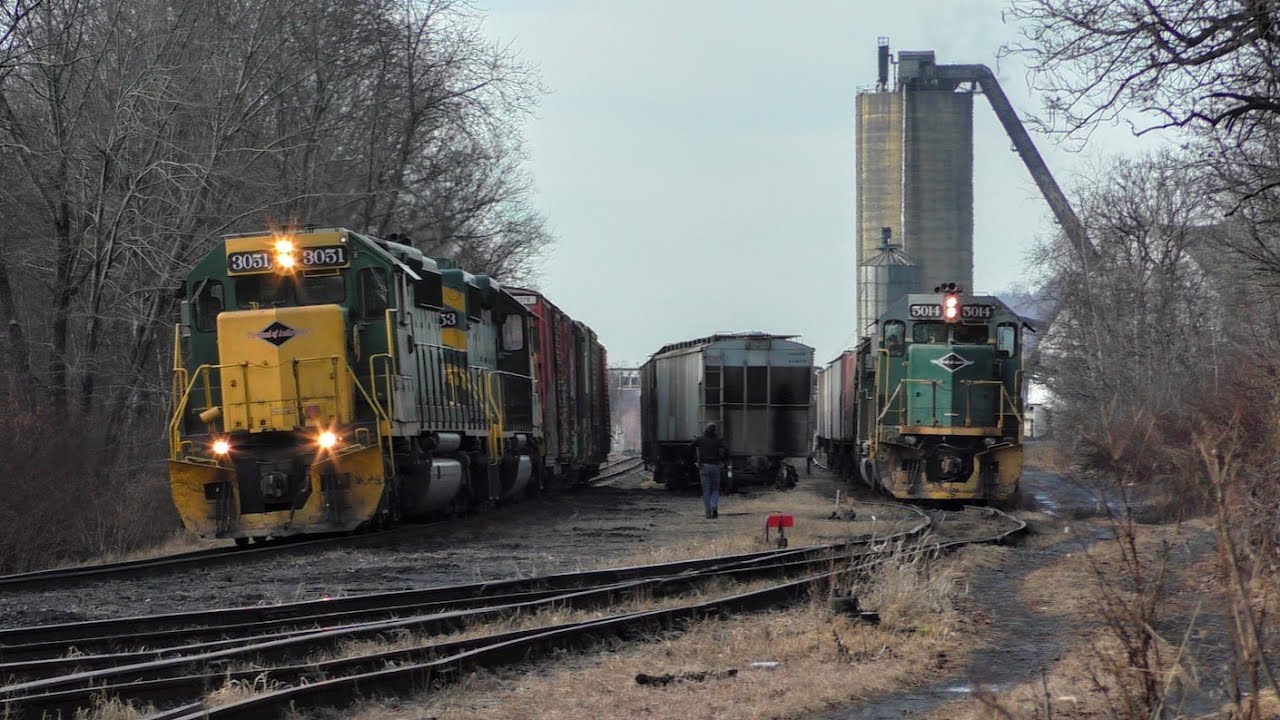 A Busy Friday on the Reading & Northern - 12/8/2023 - YouTube