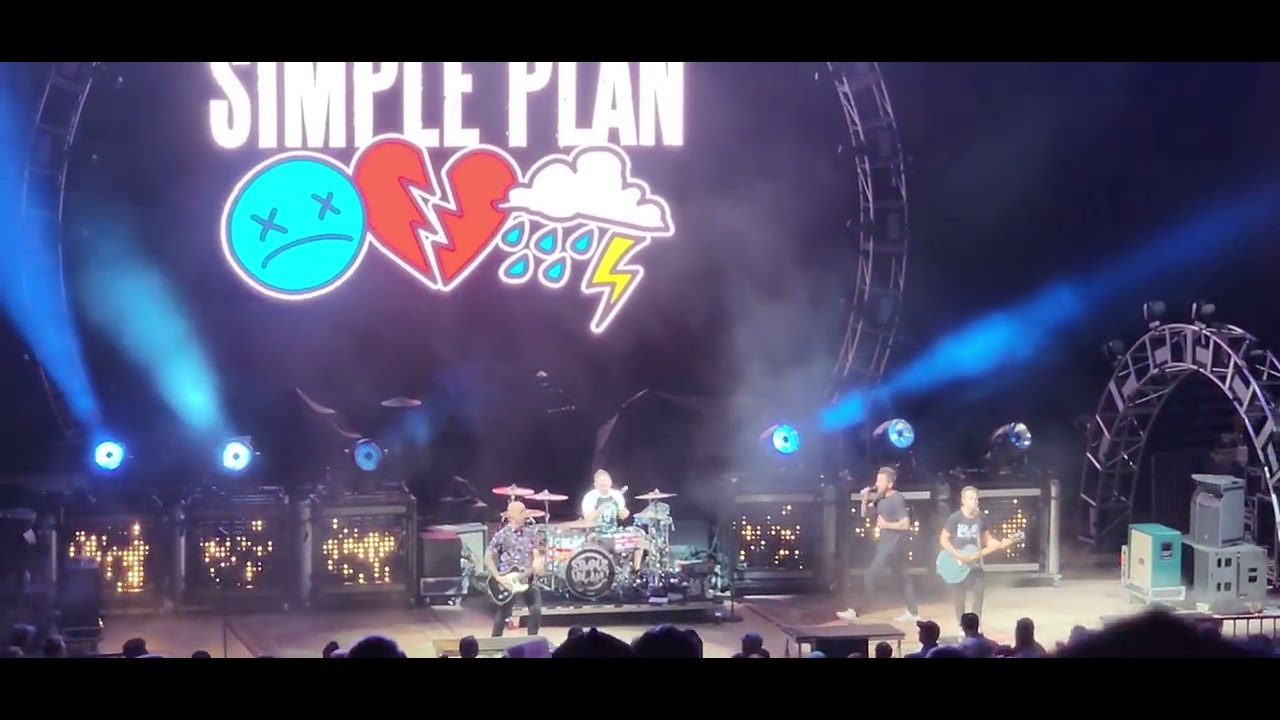 Simple Plan Welcome To My Life Live - YouTube