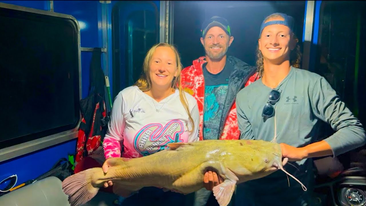 Katfish Karma Guide Service fishing for Kansas Flathead Catfish. - YouTube