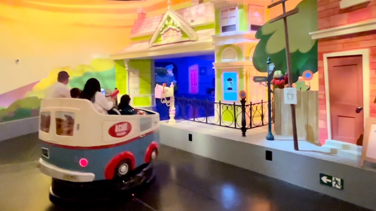 Ani Mayhem Warner Bros World - Onride Ani Mayhem - YouTube