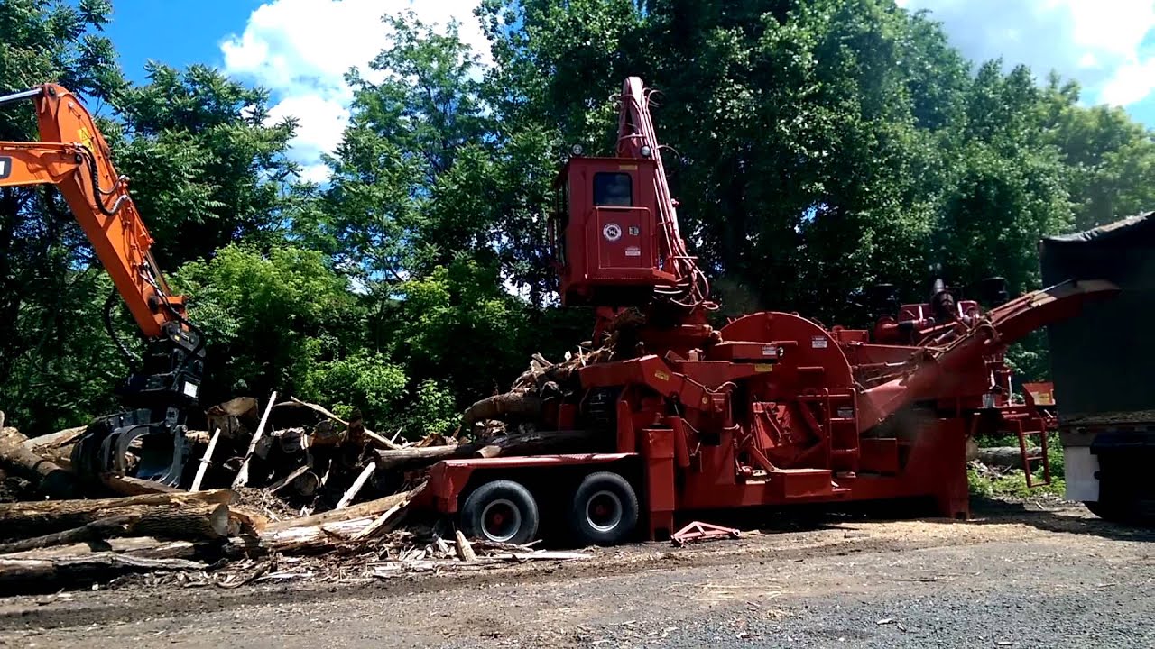 The mighty Morbark 30 in action - YouTube