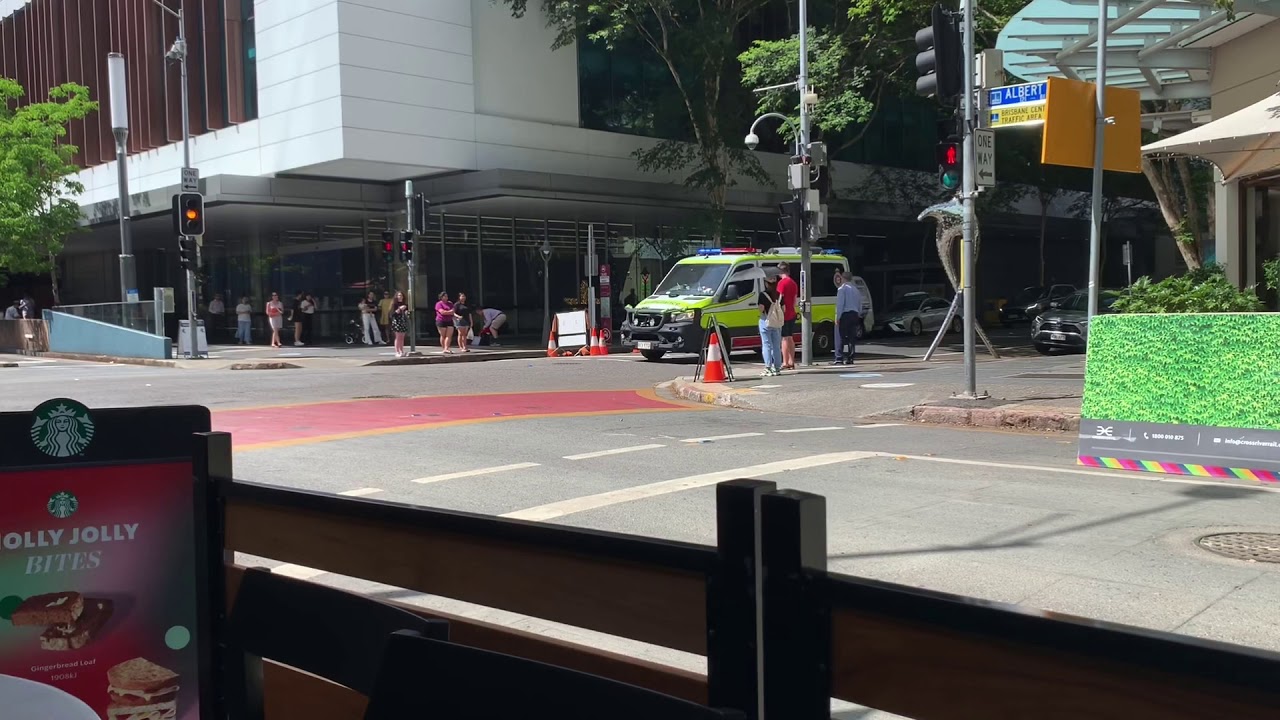 Brisbane | Queensland fire truck and ambulance responding compilation ...