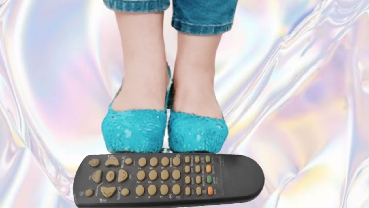 Crushing very hard objects with leg power... - YouTube