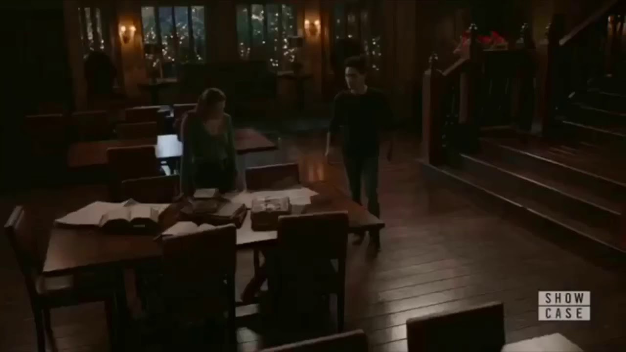 Legacies 2x11 Hope And Landon Talk & Kiss - YouTube