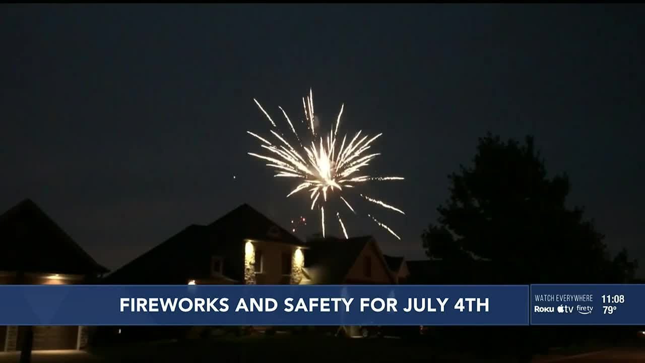 Fireworks store exploding with customers the day before July 4th - YouTube