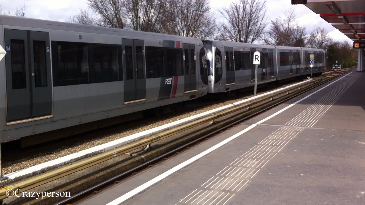 RET Metro type SG3 rijdt buiten dienst langs Capelsebrug richting ...