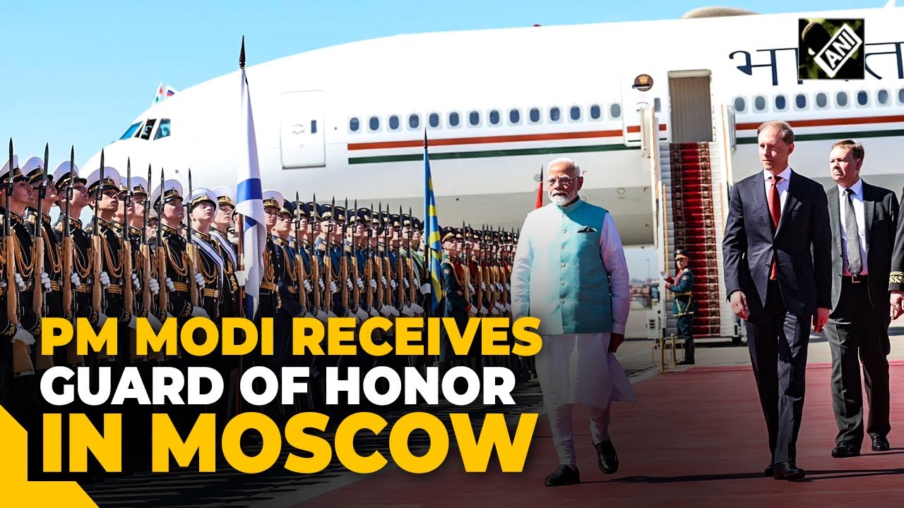 PM Modi receives Guard of Honor upon arrival at Moscow - YouTube
