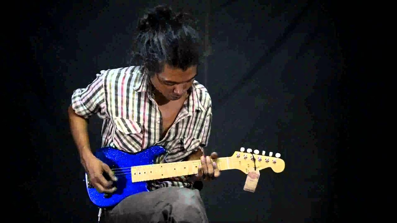 Photogenic mini Strat Drive - YouTube