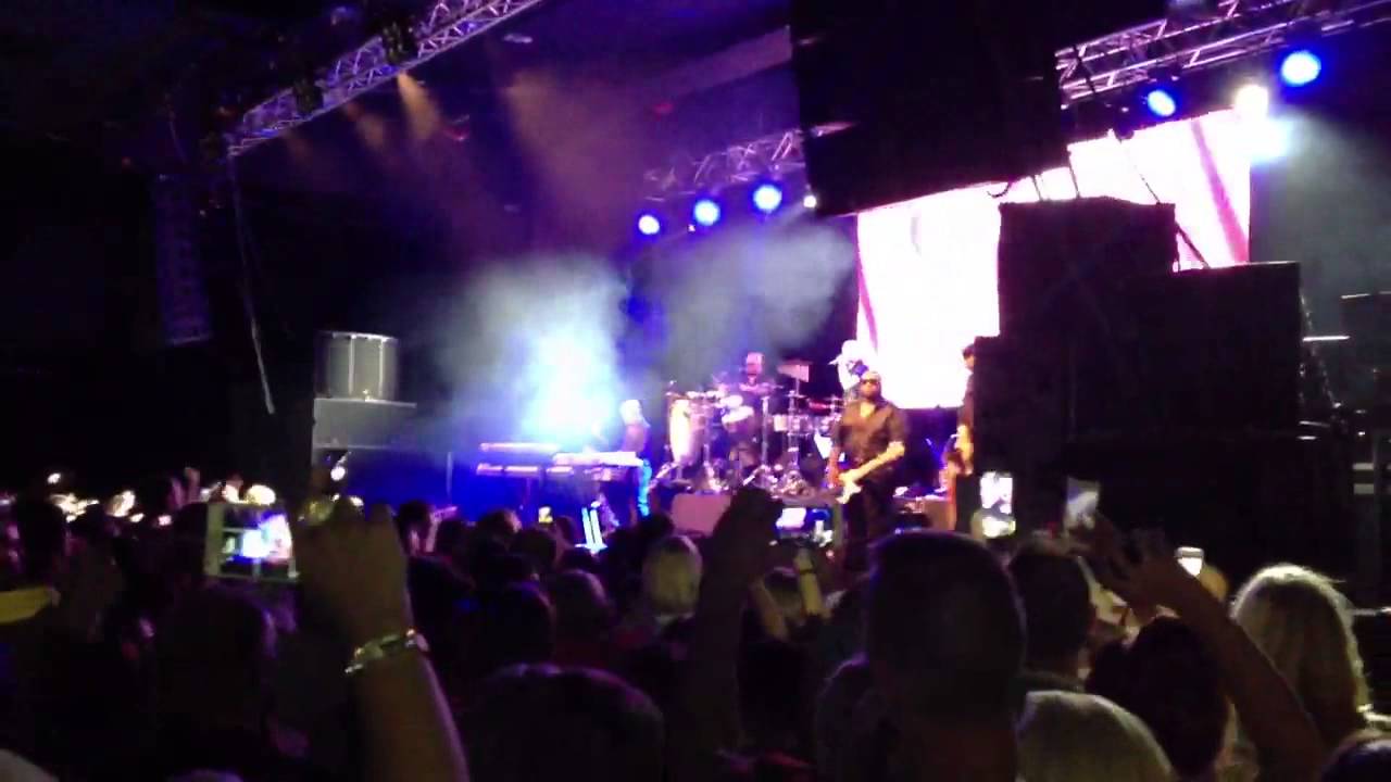 Pitbull feel this moment at manchester academy 2013 - YouTube