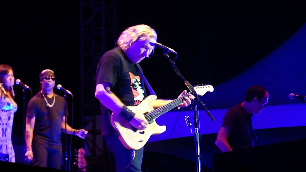Joe Walsh playing "In the City" at The Woods Amphitheater Nashville, Tn ...