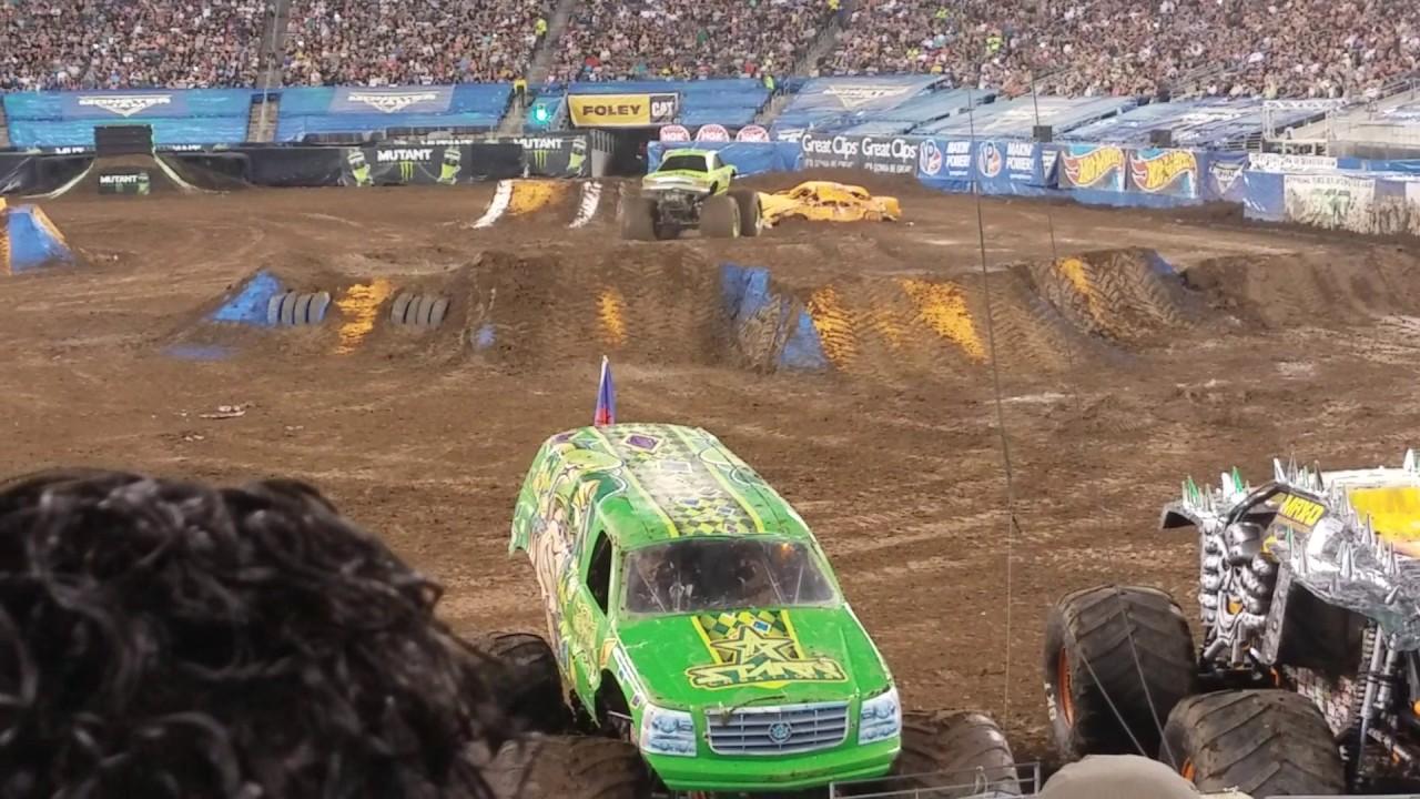 Monster Jam Gas Monkey Garage Freestyle Metlife 2017 New Jersey - YouTube