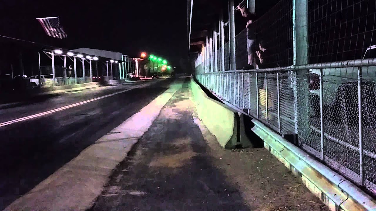 Danny Duckworth LT1 vs Black LS1 @ Yellobelly - YouTube