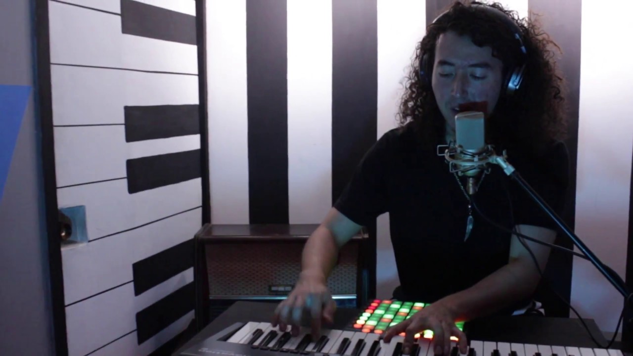 Julian Cardona - The Good Times - Live act 21 - YouTube