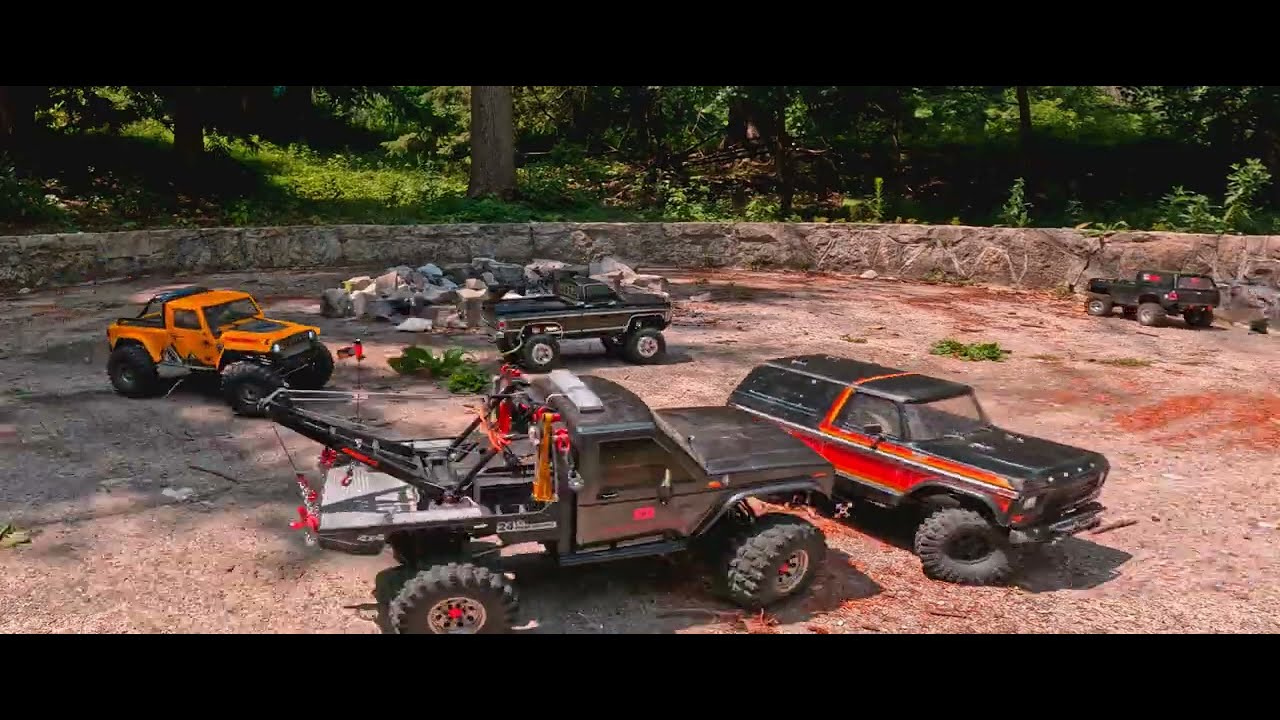 Crawlers Search for the Best Circle Race track! - YouTube