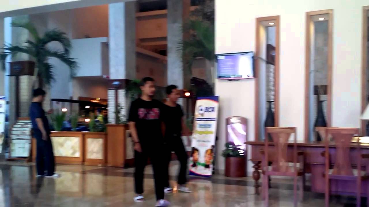 Lobby Hotel Garuda (Inna Garuda) Yogyakarta - YouTube