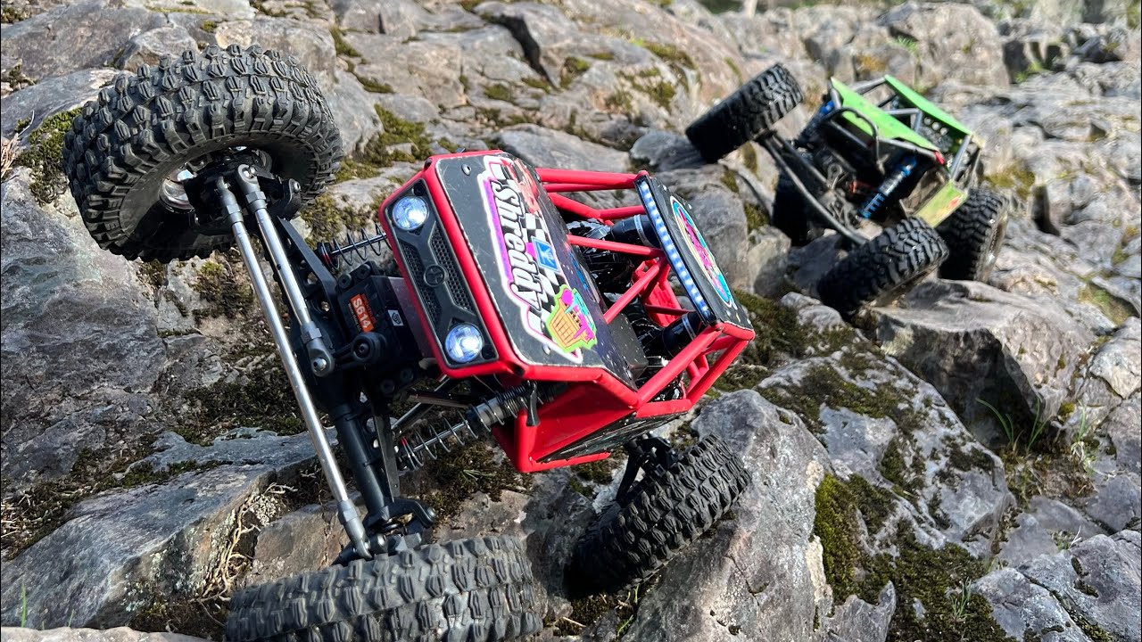 Axial capra 4ws & axial bomber aka the hulk rock crawling 🔥🤘🏼😱 - YouTube