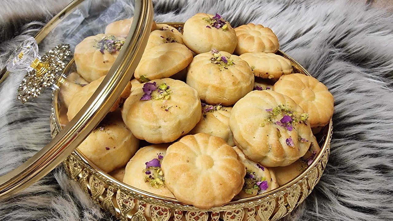 How To Make Dateandpistachio Maamoul Areen Cook طريقة عمل معمول الفستق