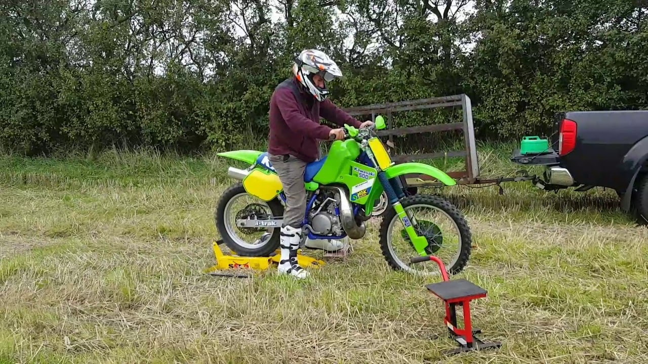 KX500 Roller Start . Cold start. - YouTube