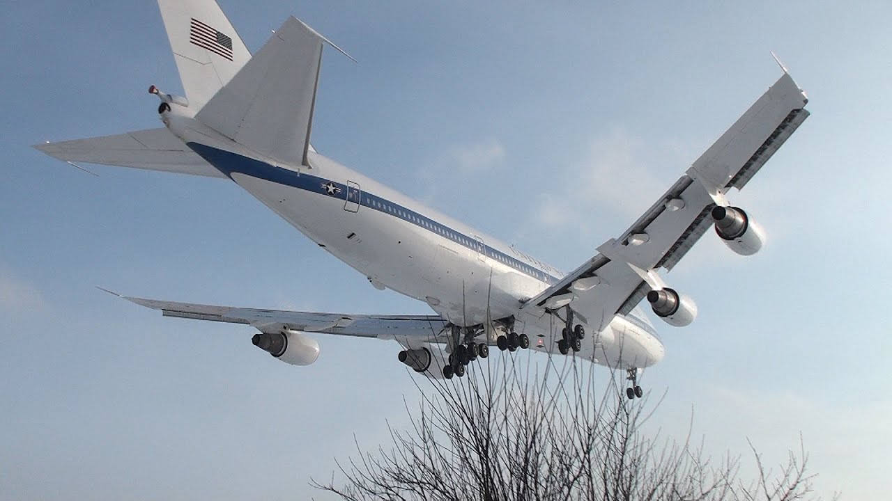 Boeing E-4B USAF Landing at Warsaw Okęcie EPWA HD - YouTube