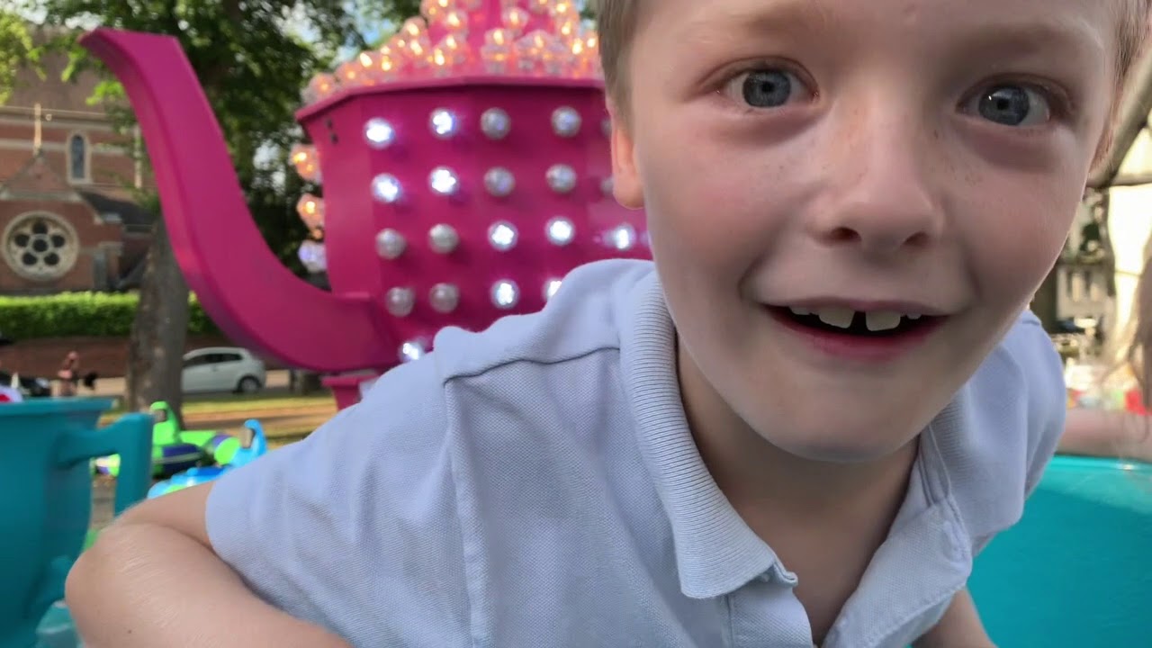 Teddy and Tilly Visit the Funfair - YouTube