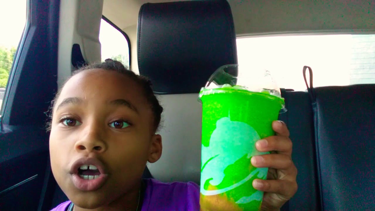 Trying the new taco bell slushy 🌮🔔 - YouTube