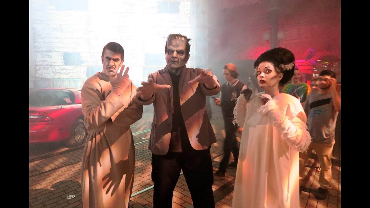 There's A Lot Of People Being Scared Here! Halloween Horror Nights ...