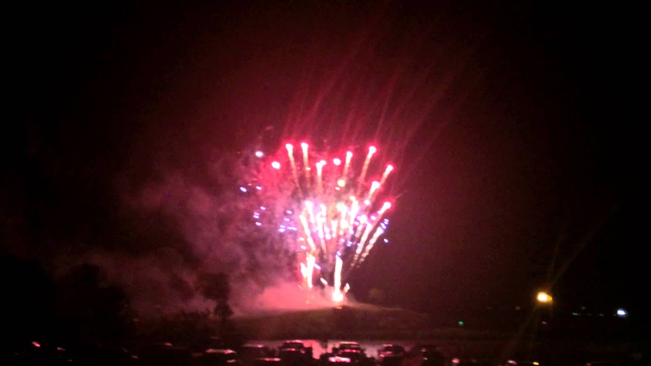 Last five minutes of fireworks display in Springfield, SD 2015 - YouTube