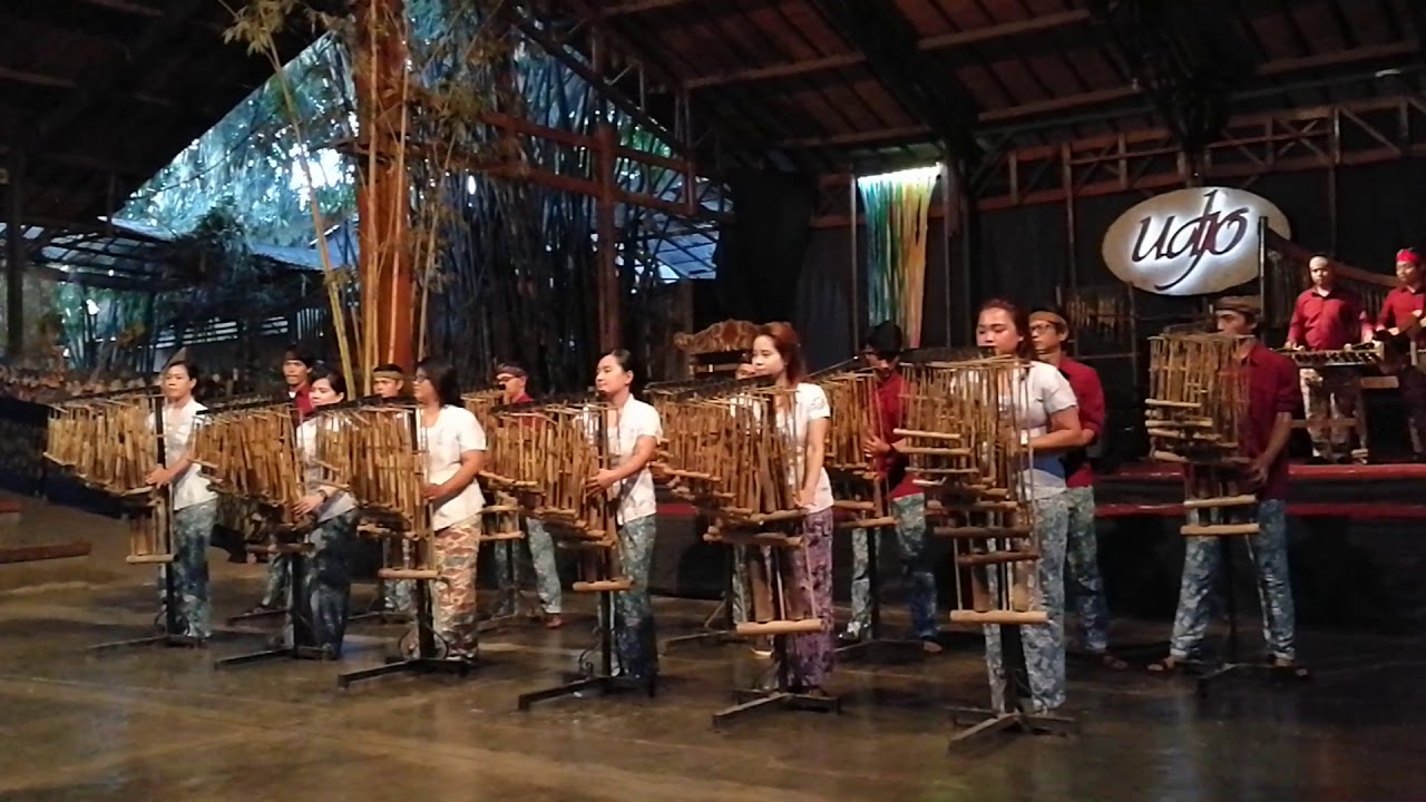 Hungarian Dance No. 5 in Angklung Performance @ Saung Mang Udjo - YouTube