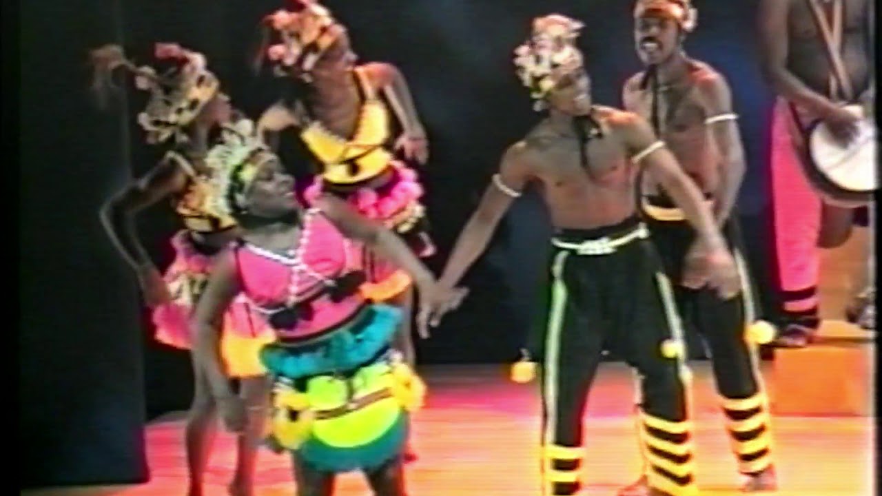 Adzido UK - Kumpo dance from Senegal - YouTube