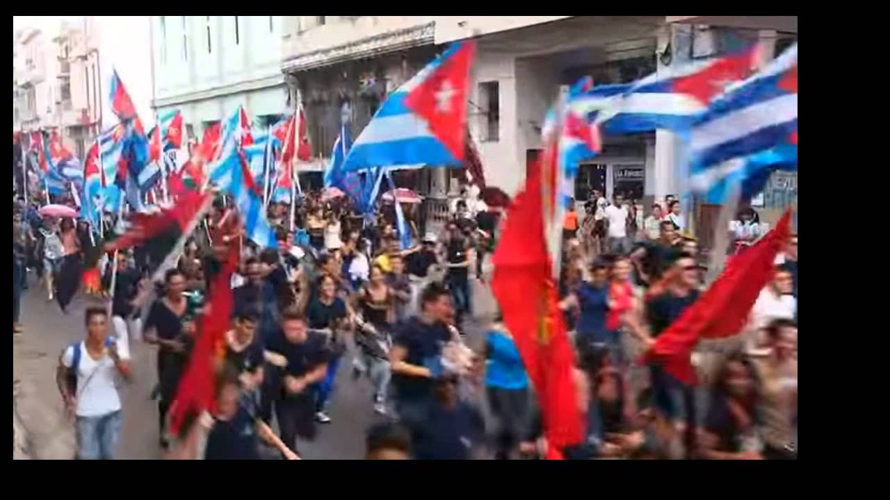 Video #Viral Cubanos corriendo con Banderas estilo Mambi - YouTube