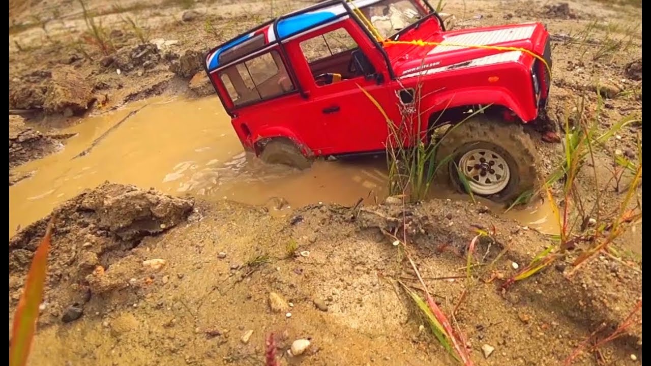 RC Cars MUD Crawling Racing - 4x4 Land Rover Defender - YouTube