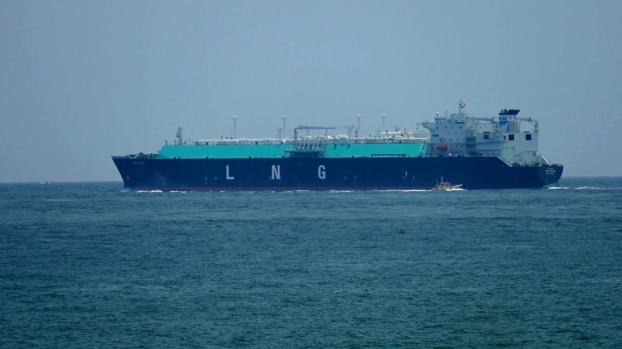 LNG Tanker “SERI ANGGUN” 伊良湖 潮騒 - YouTube
