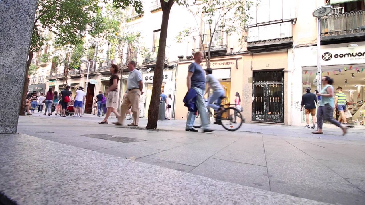 Gente Paseando en Madrid - YouTube