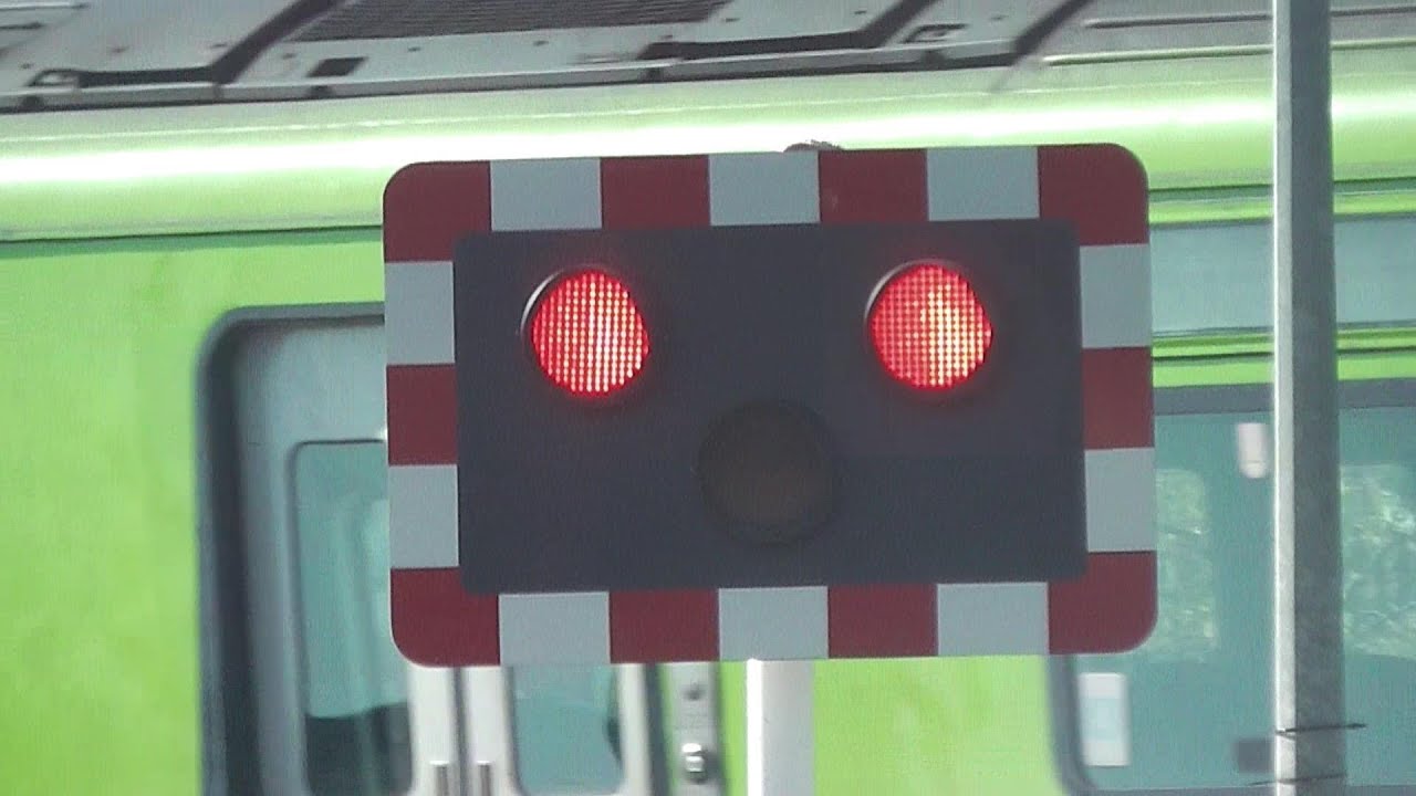 Merrion Gates Level Crossing - IE 29000 Class DMU Train - YouTube