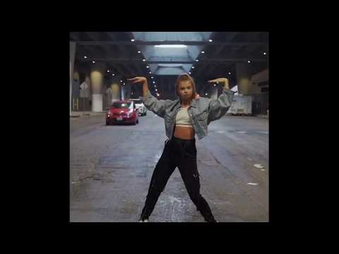 JOALIN LOUKAMAA Dancing (DANÇANDO)