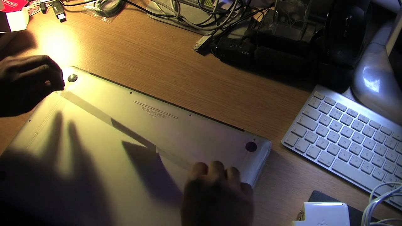 2011 Baseline 15 MacBook Pro and InCase Frost White Hardshell Unboxing ...