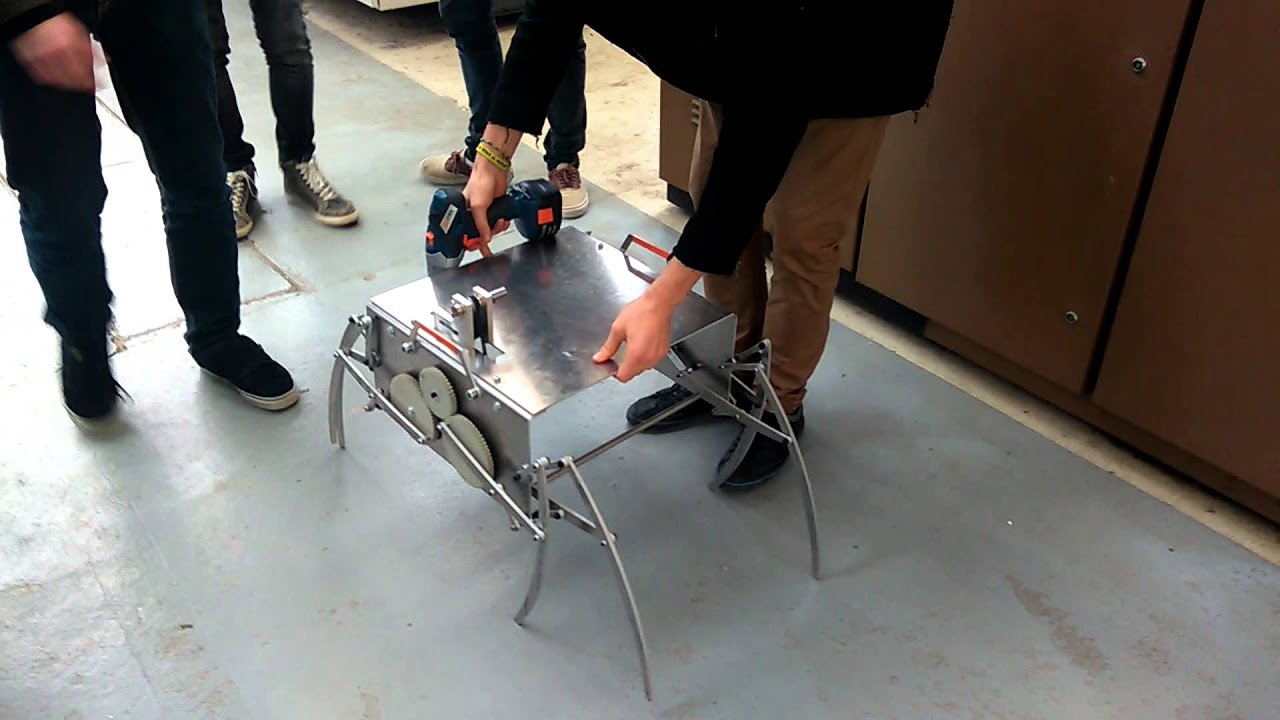 Robot marcheur 2015 IUT brest GMP - YouTube