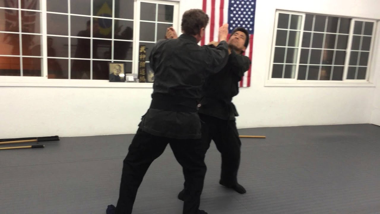 Hanbo ("half-staff") vs. Sword - YouTube