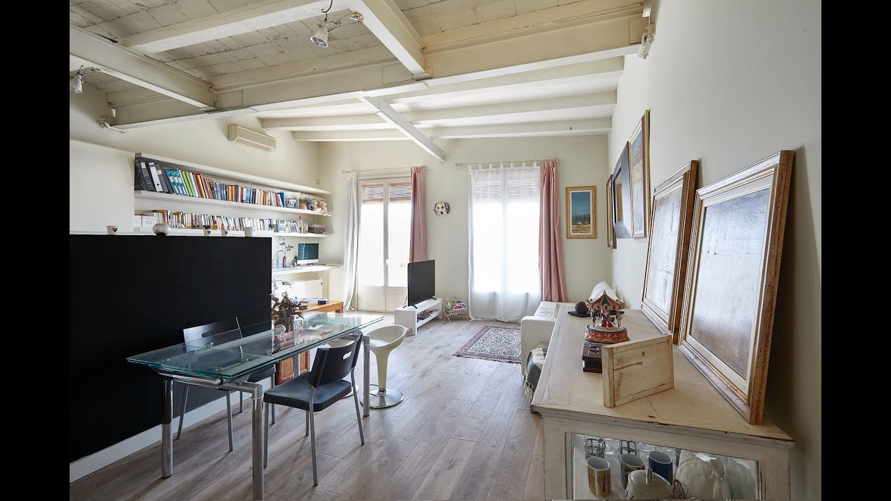 Piso tipo loft reformado y muy luminoso en Sagrada Família - YouTube