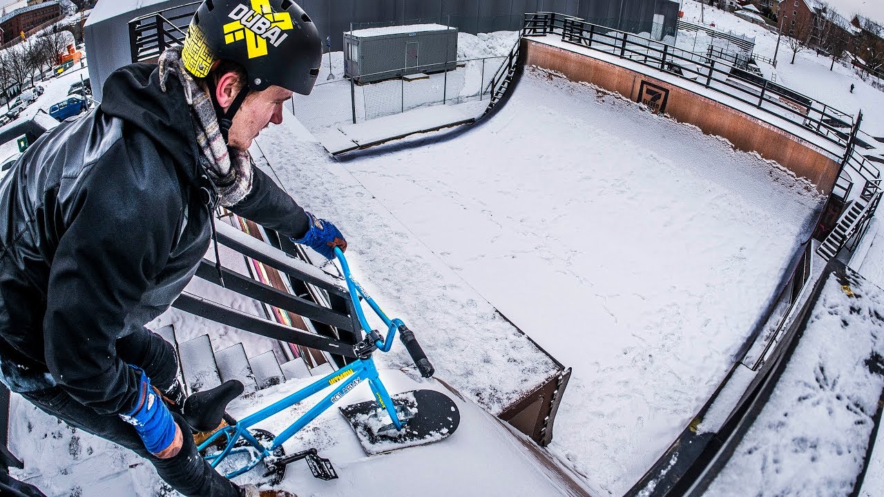 SUPER SIZE VERT RAMP SNOW BMX RIDING! - YouTube
