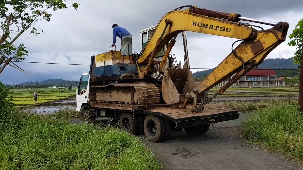 NKR 71 angkut Exca PC 100-5(16) - YouTube