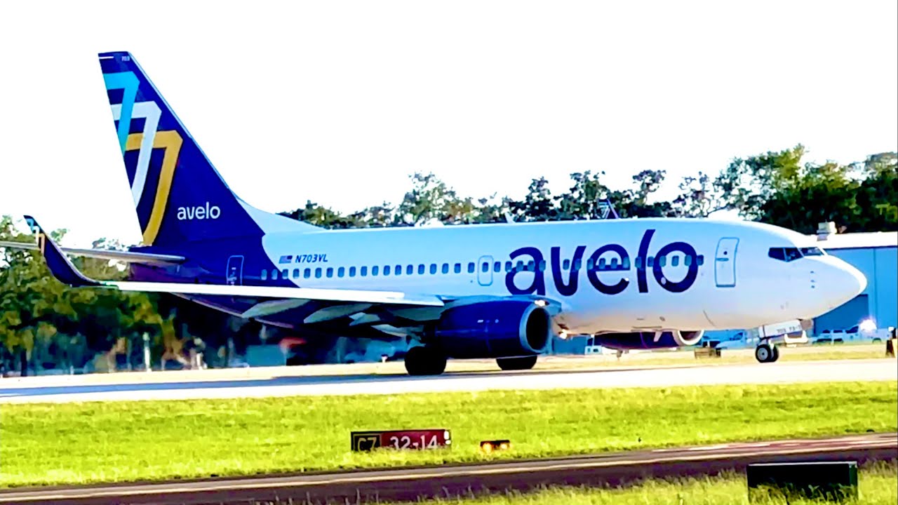 Beautiful Take off & Touch Down | SRQ 2023 - YouTube