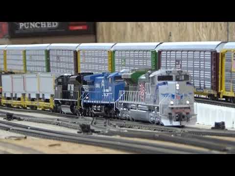 Very long piggy back autorack train with HO scale - YouTube