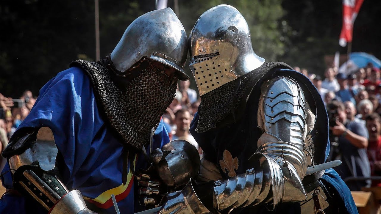 60 knights fight at Serbia's medieval festival - YouTube