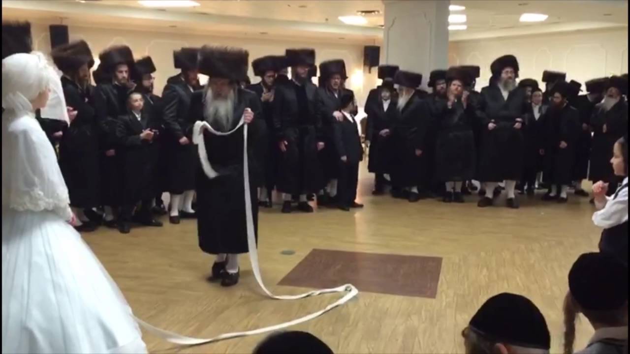 Tosher Rebbe Dancing Mitzvah Tantz @ Wedding - YouTube