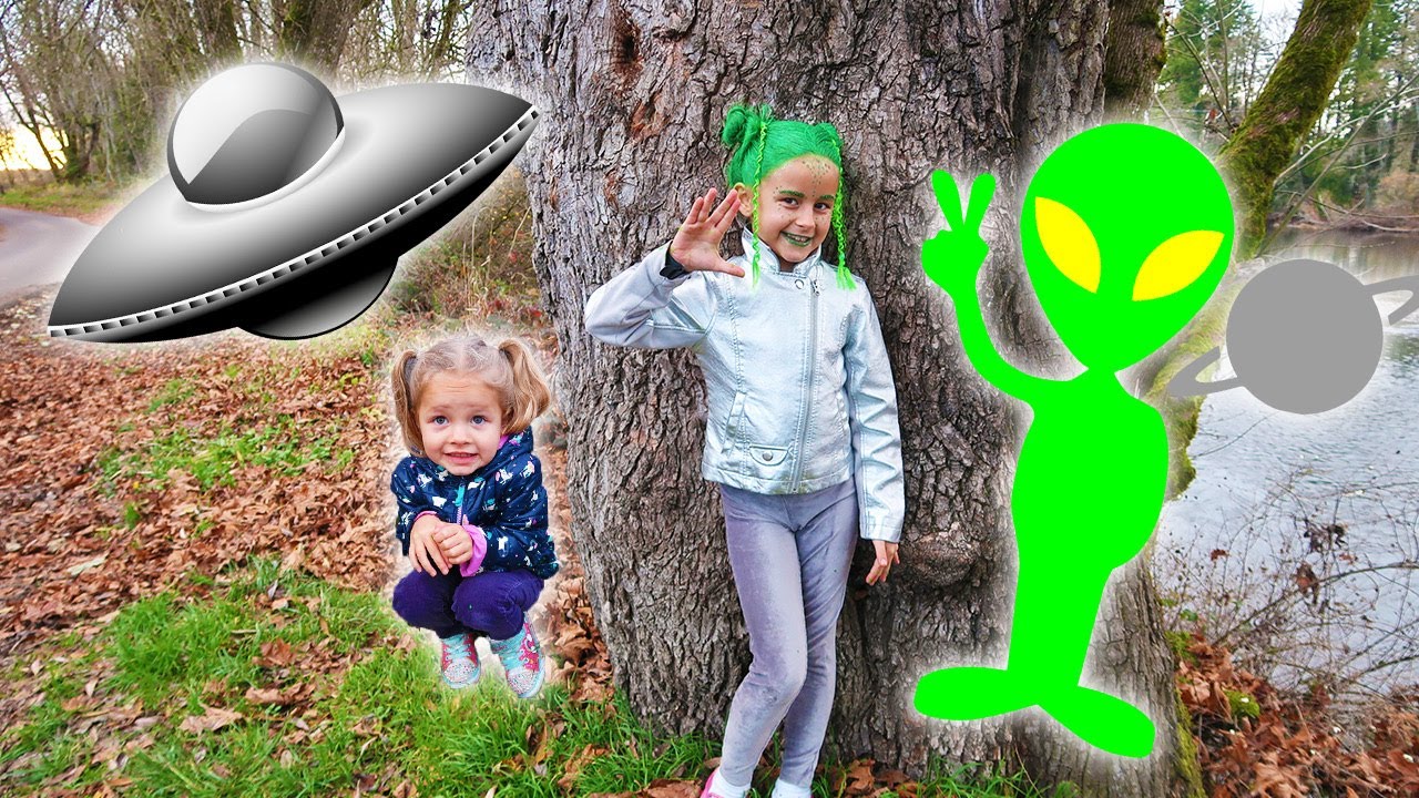 ALIEN girl crashes spaceship! 🛸💚 - YouTube