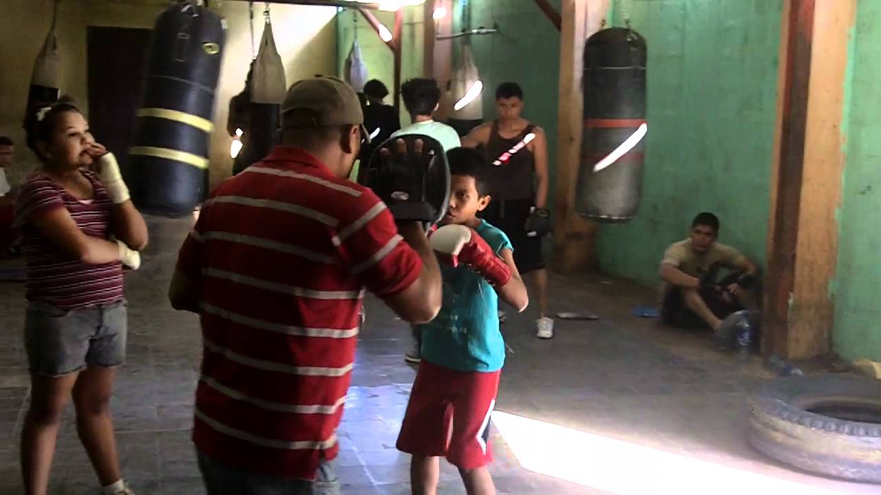Nicaragua Boxing, This 8 Year Old is Awesome! (Boxeando en Nicaragua ...
