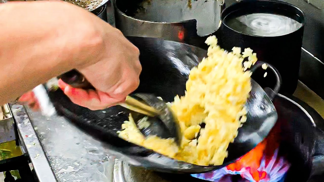 Japanese street food - How to make Japanese fried rice / Master's pot ...